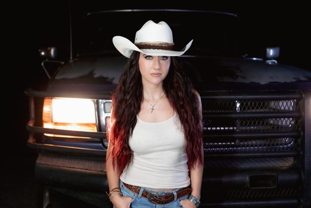 Ashley Wineland Reflects on Love, Loss, and New Single ‘Tumbleweed’