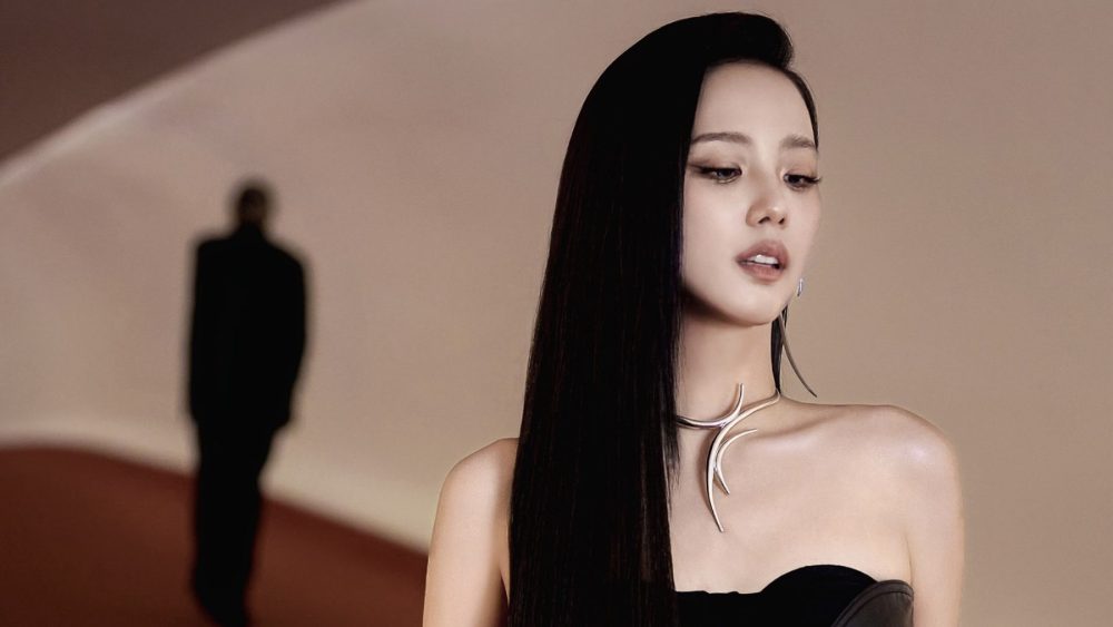 JISOO Teases New Single “Eyes Closed” With Mystery Artist