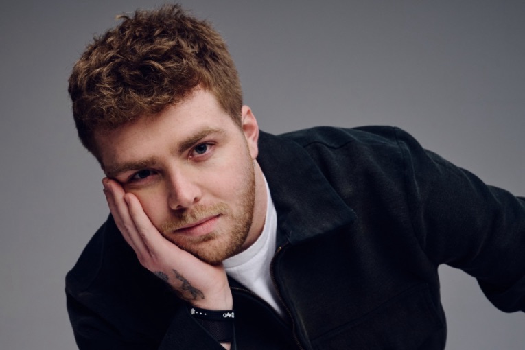 Alex Warren Wins Breakthrough Artist at TikTok Awards 2025